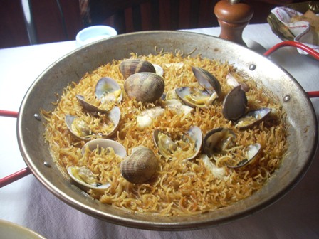 Fideuets de peix amb cloïsses